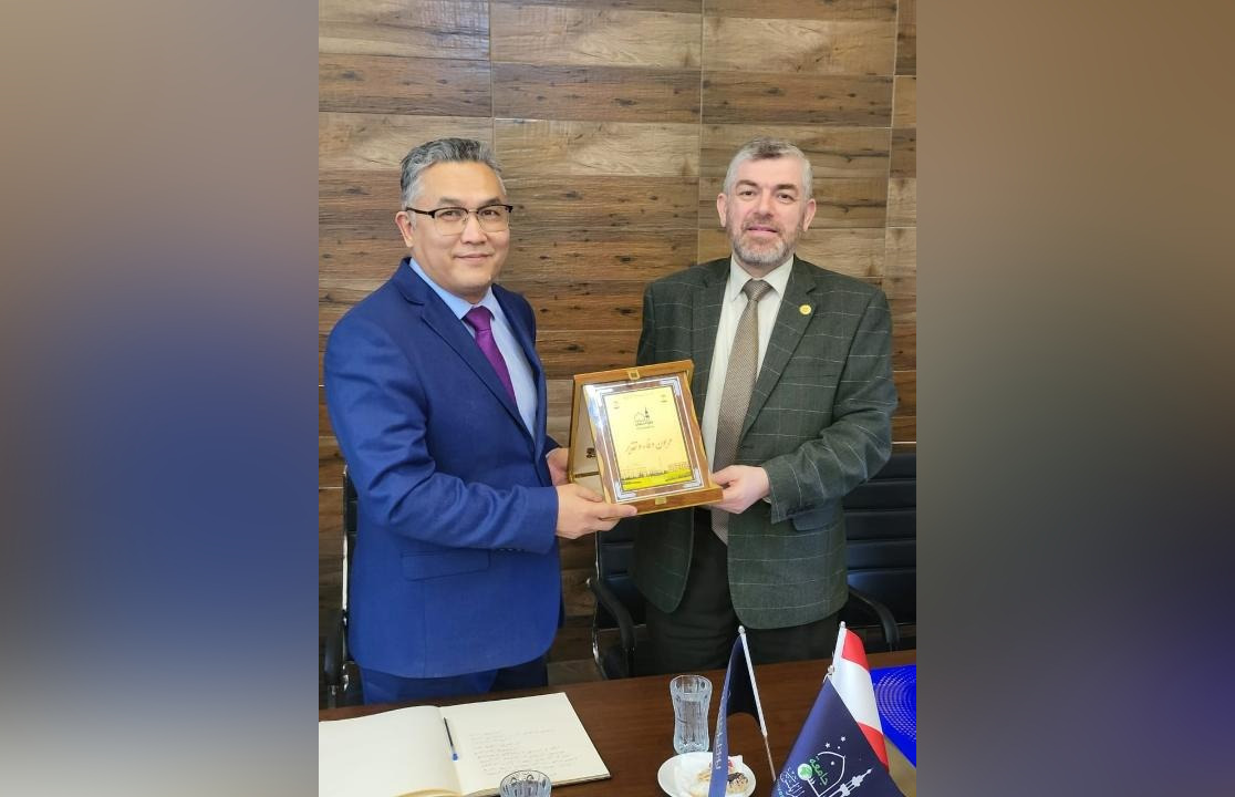 Ambassador of Kazakhstan to Lebanon Rasul Zhumaly and members of the ...