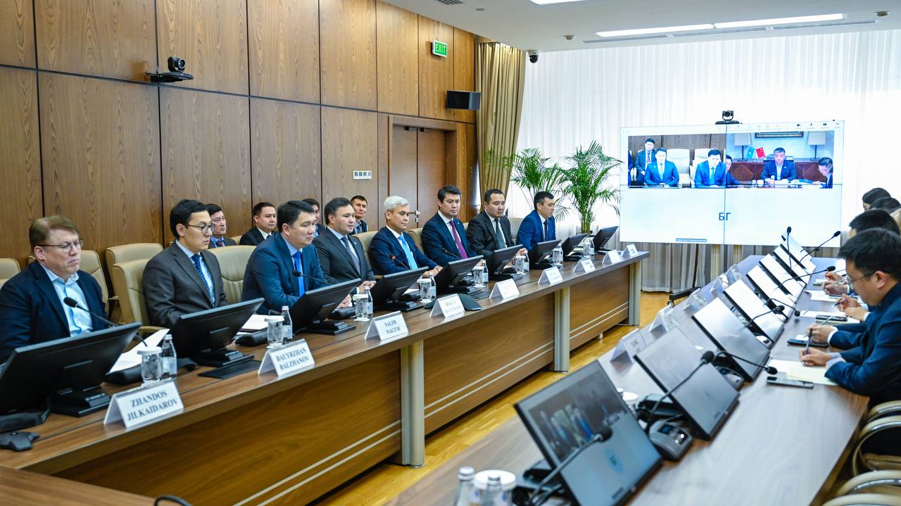 Kazakhstan and China are implementing a major gas project at Karachaganak